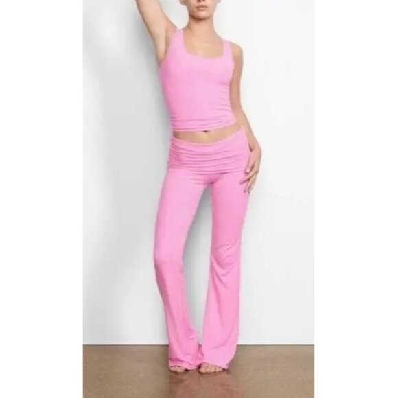 SKIMS | Pants & Jumpsuits | Skims Soft Lounge Set Tank Foldover Pants ...